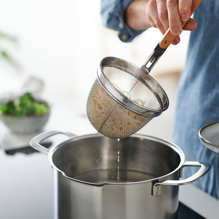 VARDAGEN noodle strainer, stainless steel/beech, 30 cm - IKEA