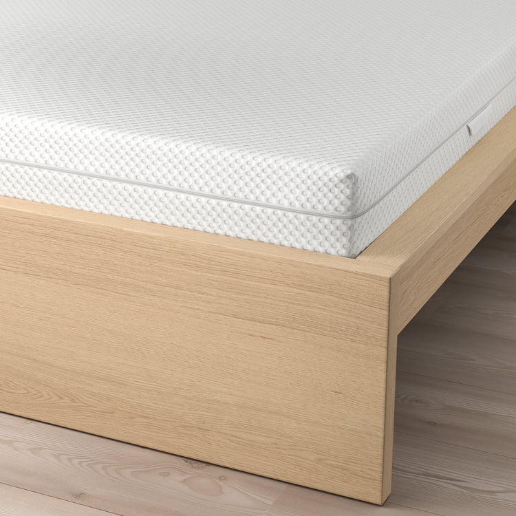 MALM bedframe met matras, wit gelazuurd eikenfineer/Åbygda stevig ...