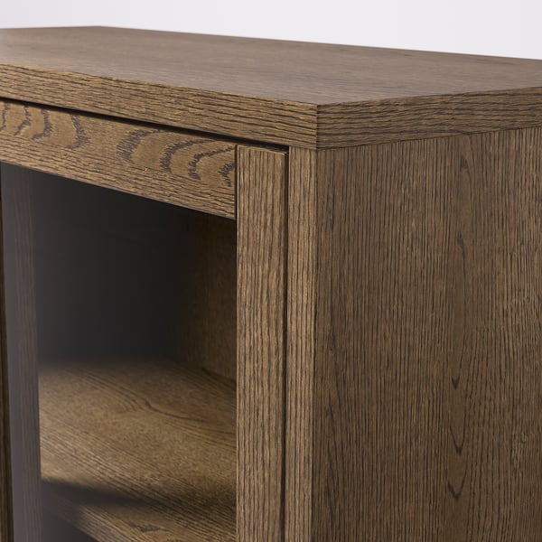 TONSTAD Vitrine mit Schiebetüren, braun gebeiztes Eichenfurnier ...