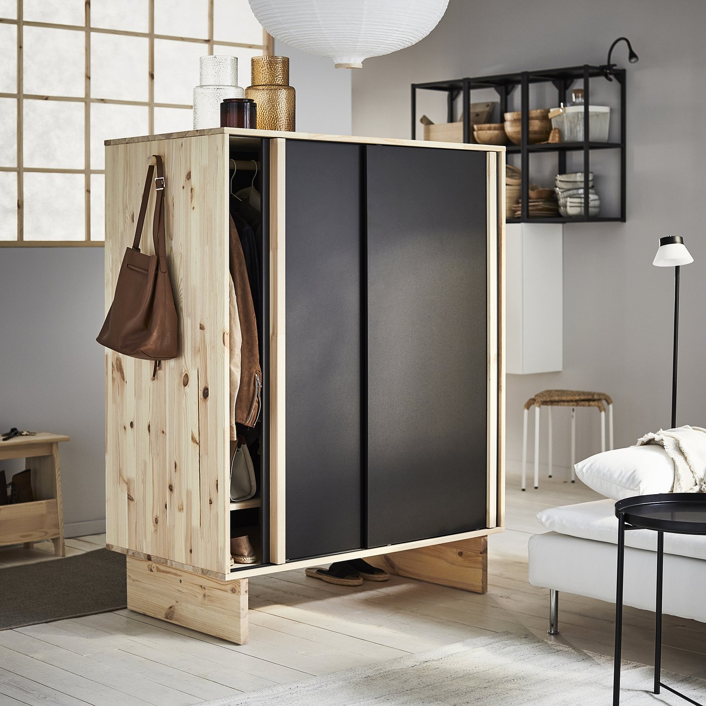 Wardrobe pine wood store