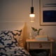 SUNNEBY / MOLNART llum de sostre + bombeta, blanc teixit/amb forma de ...