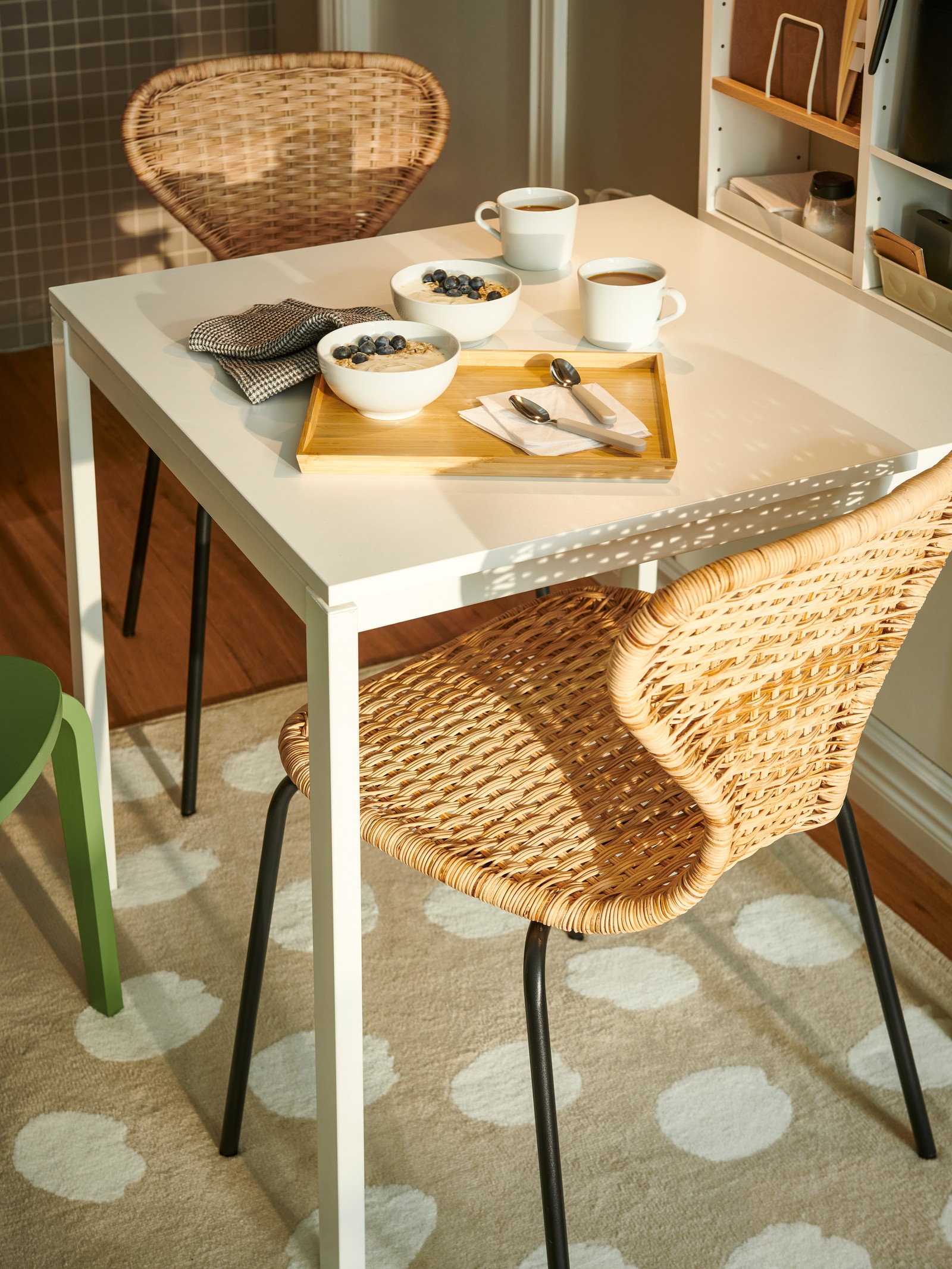 A modern, small dining area that grows when needed - IKEA