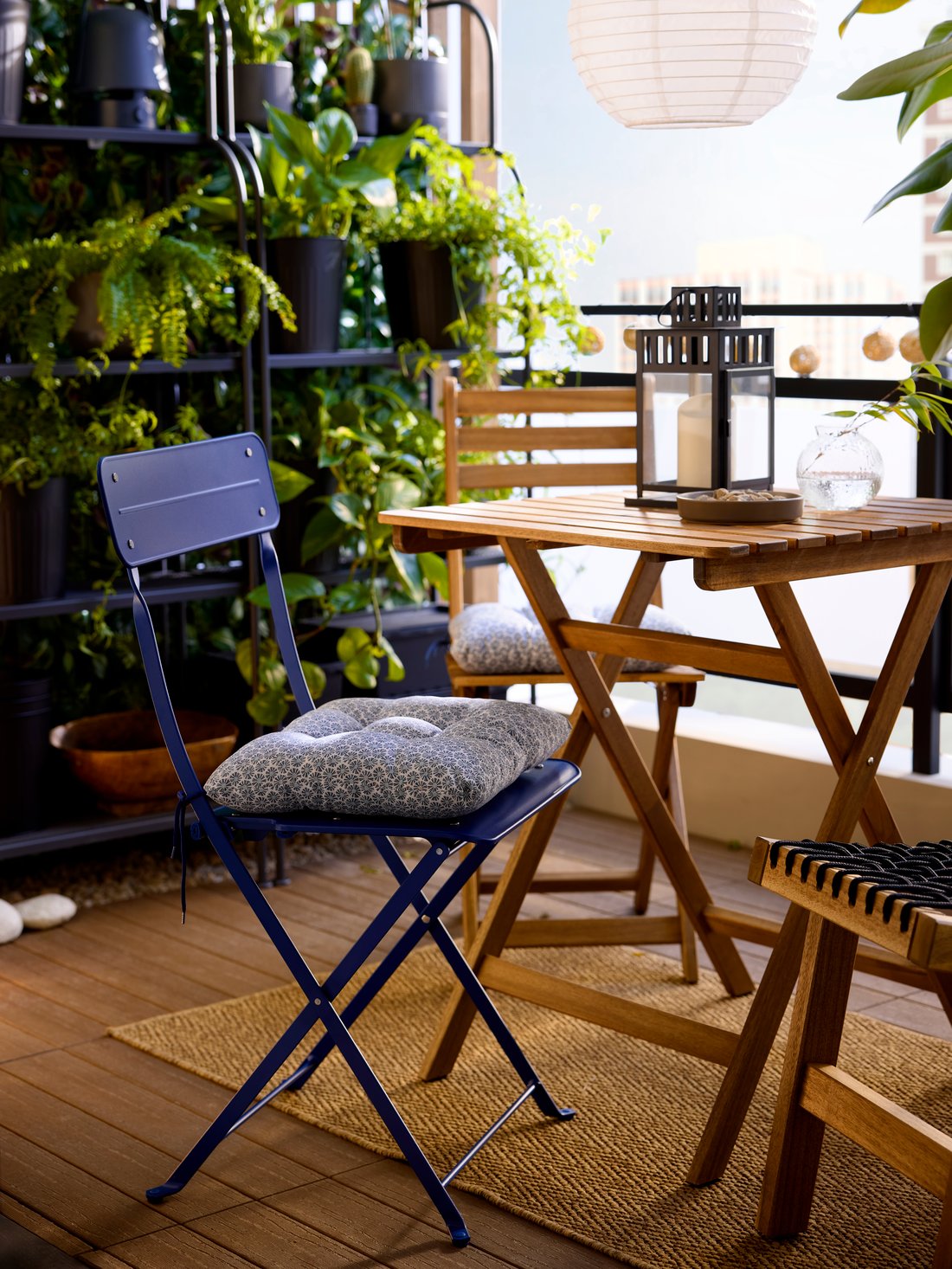 Cómo decorar un balcón pequeño sin gastar demasiado - IKEA