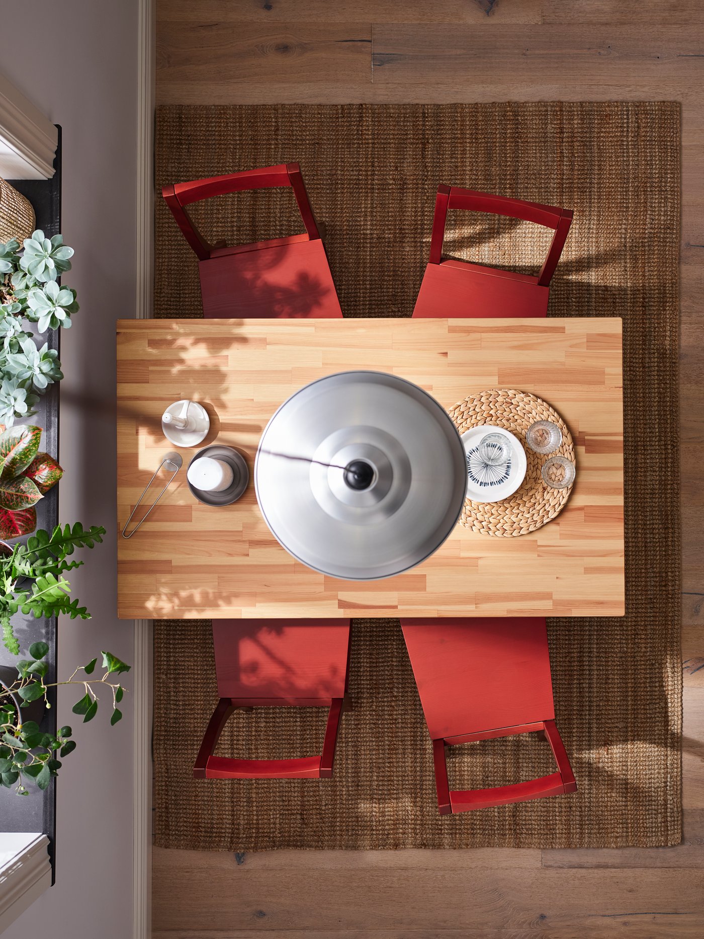 Choosing the right dining table rug - IKEA