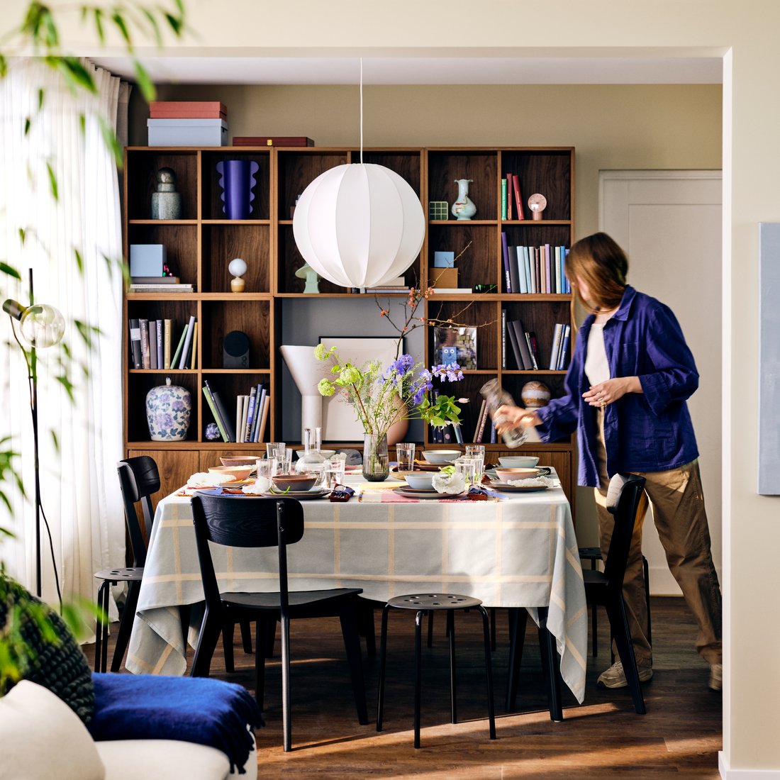 Flexible family dining room from kitchen to table - IKEA