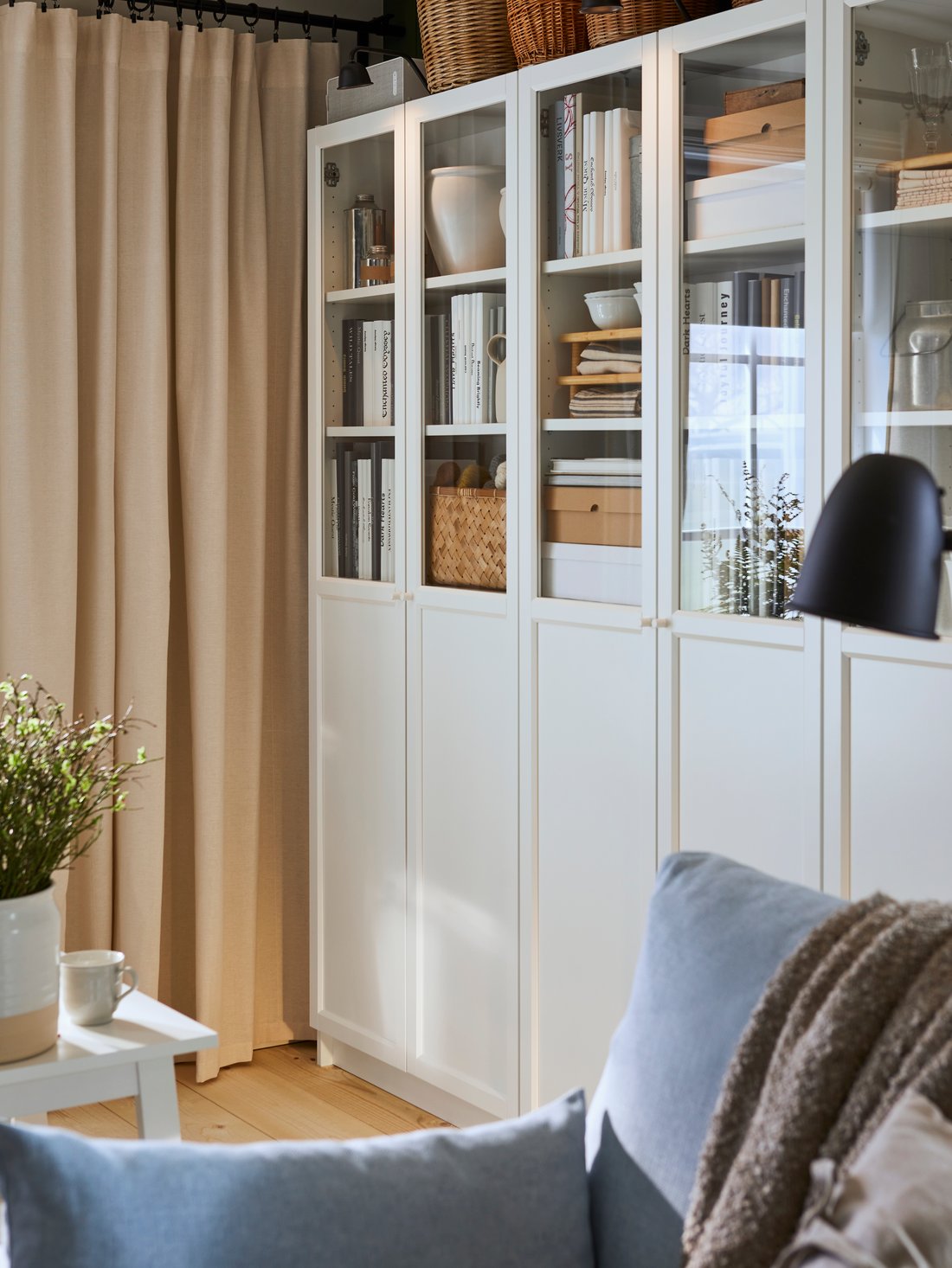 How to style a beautiful bookcase for your home - IKEA