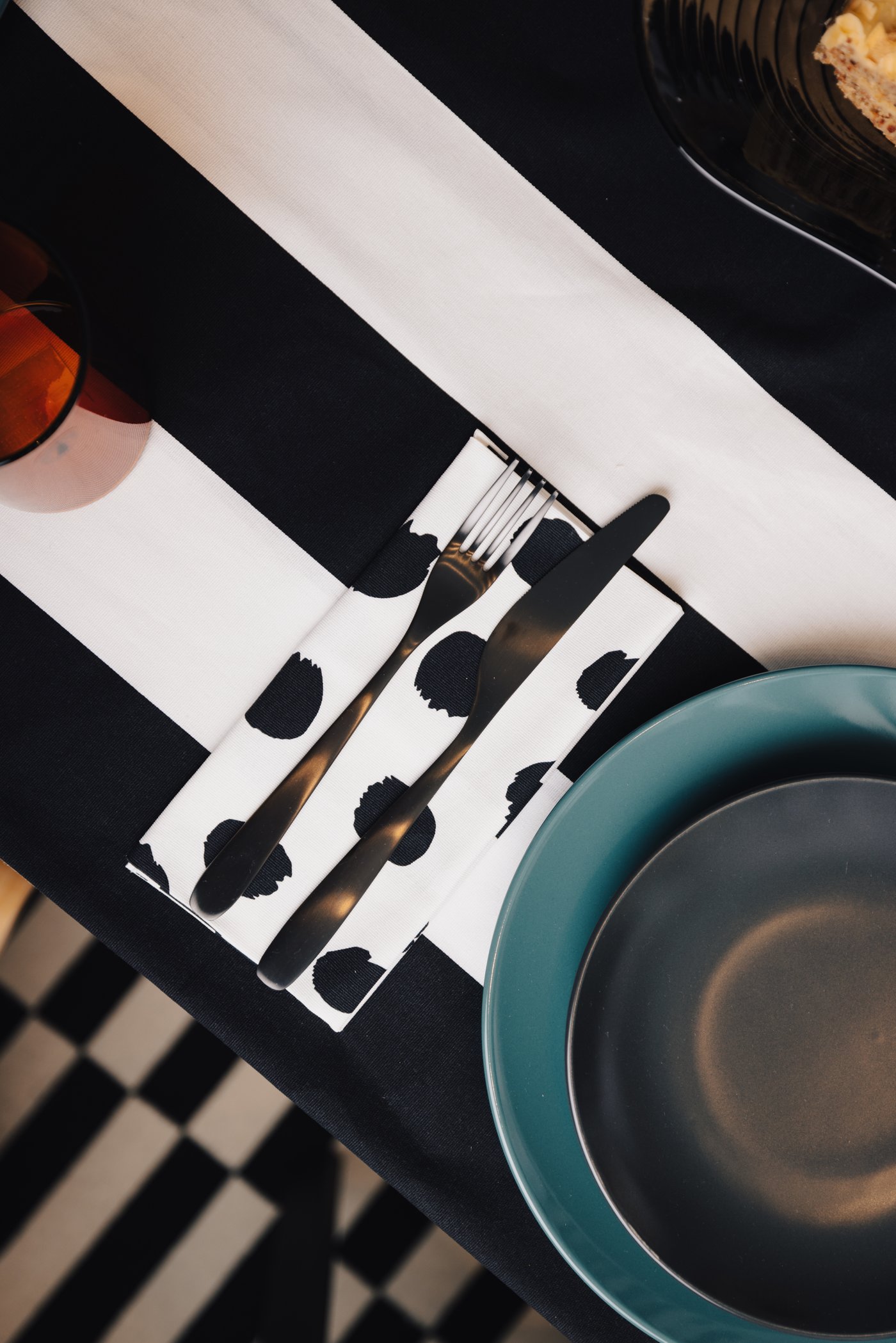 How to style a bold black & white striped tablescape - IKEA Australia