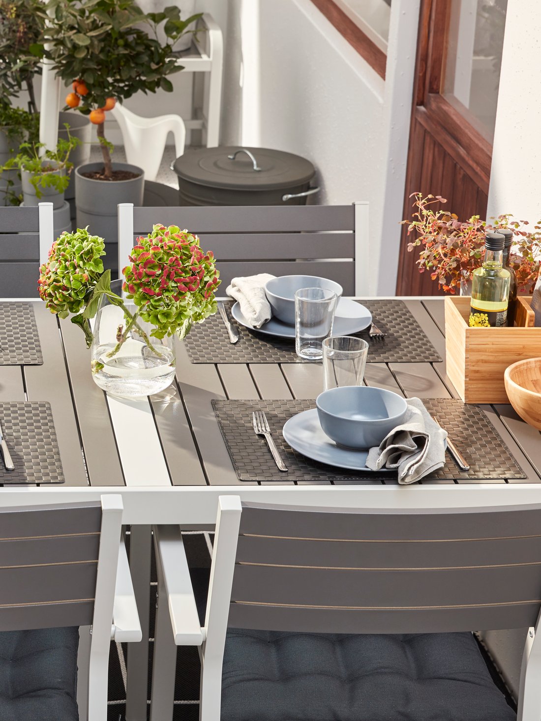 A small but versatile balcony - IKEA