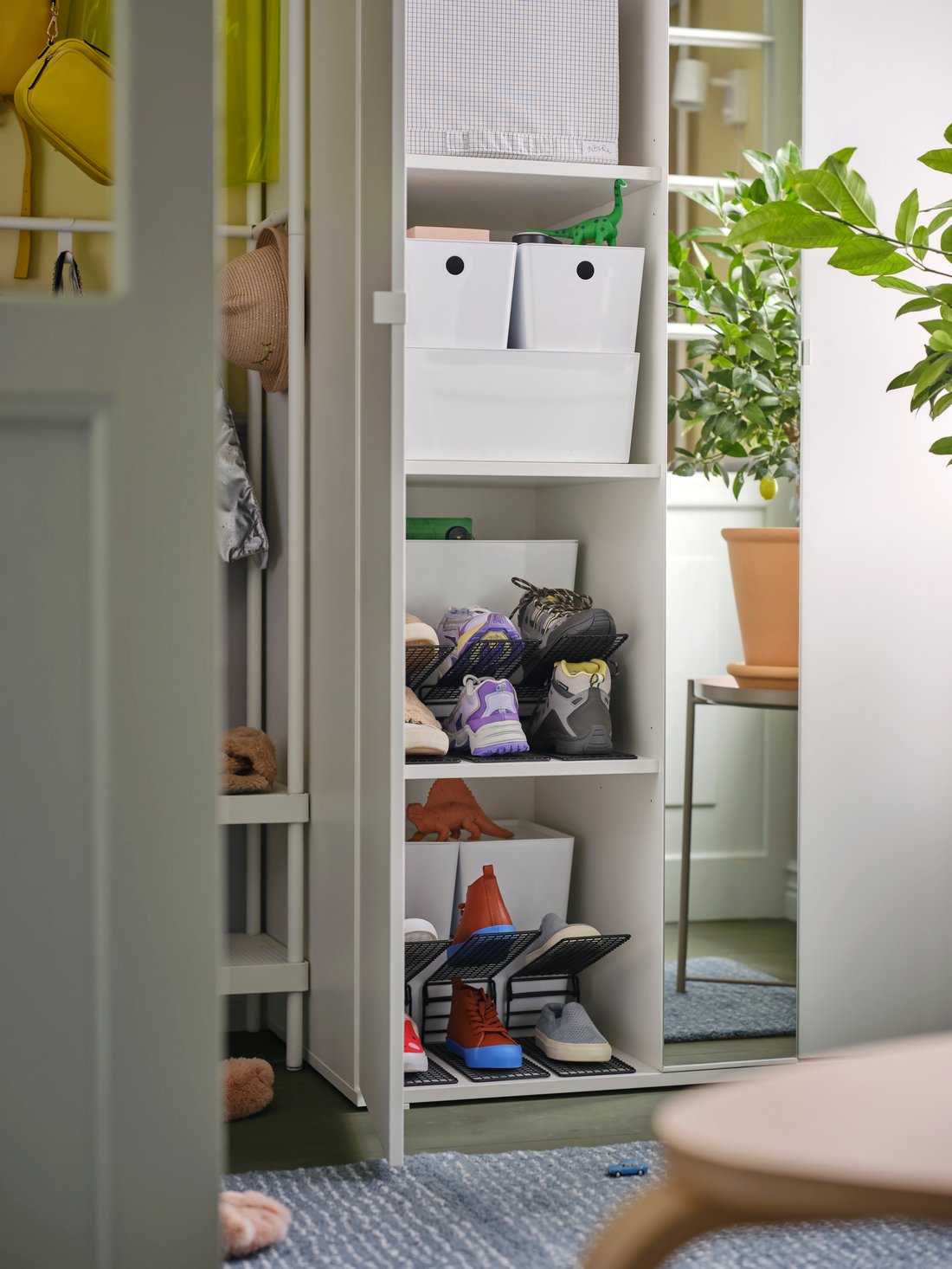 Cinco passos simples para um roupeiro bem organizado - IKEA