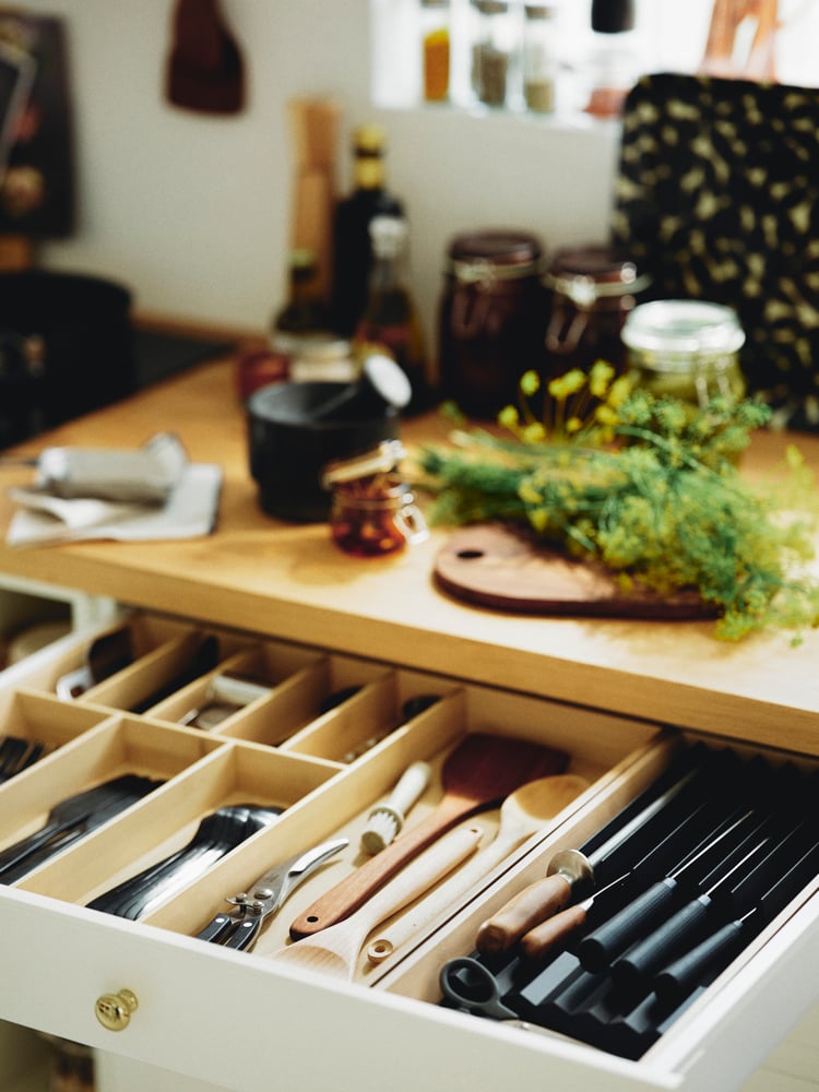Neat ways to organise cutlery and cooking utensils - IKEA UK