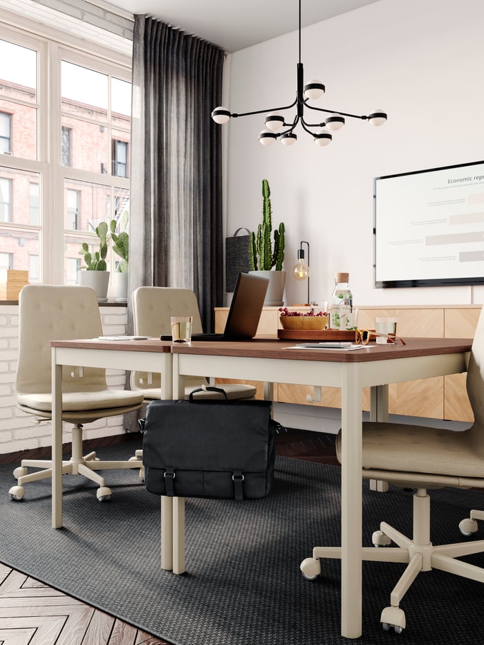 A classic, coordinated, flexible small-space office - IKEA
