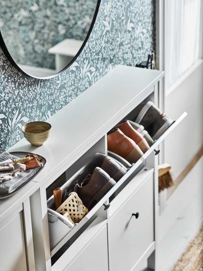 A small but welcoming hallway for the whole family - IKEA CA