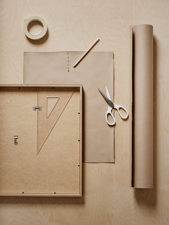 Step-by-step guide to hanging art with perfect result - IKEA