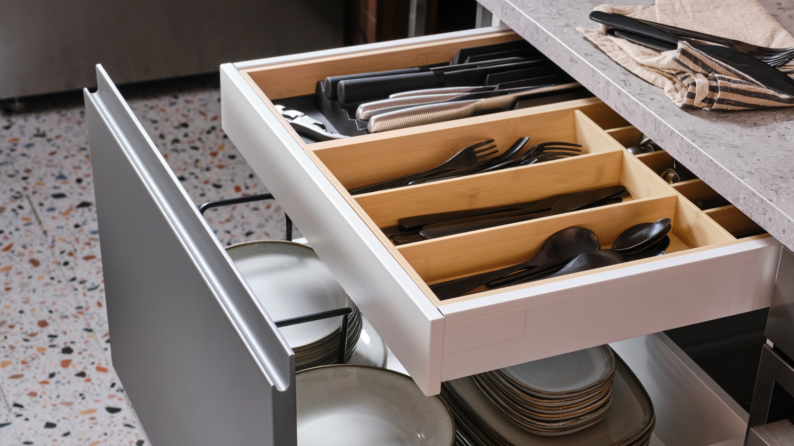 How to Organize Your Kitchen Cabinets and Drawers - IKEA CA
