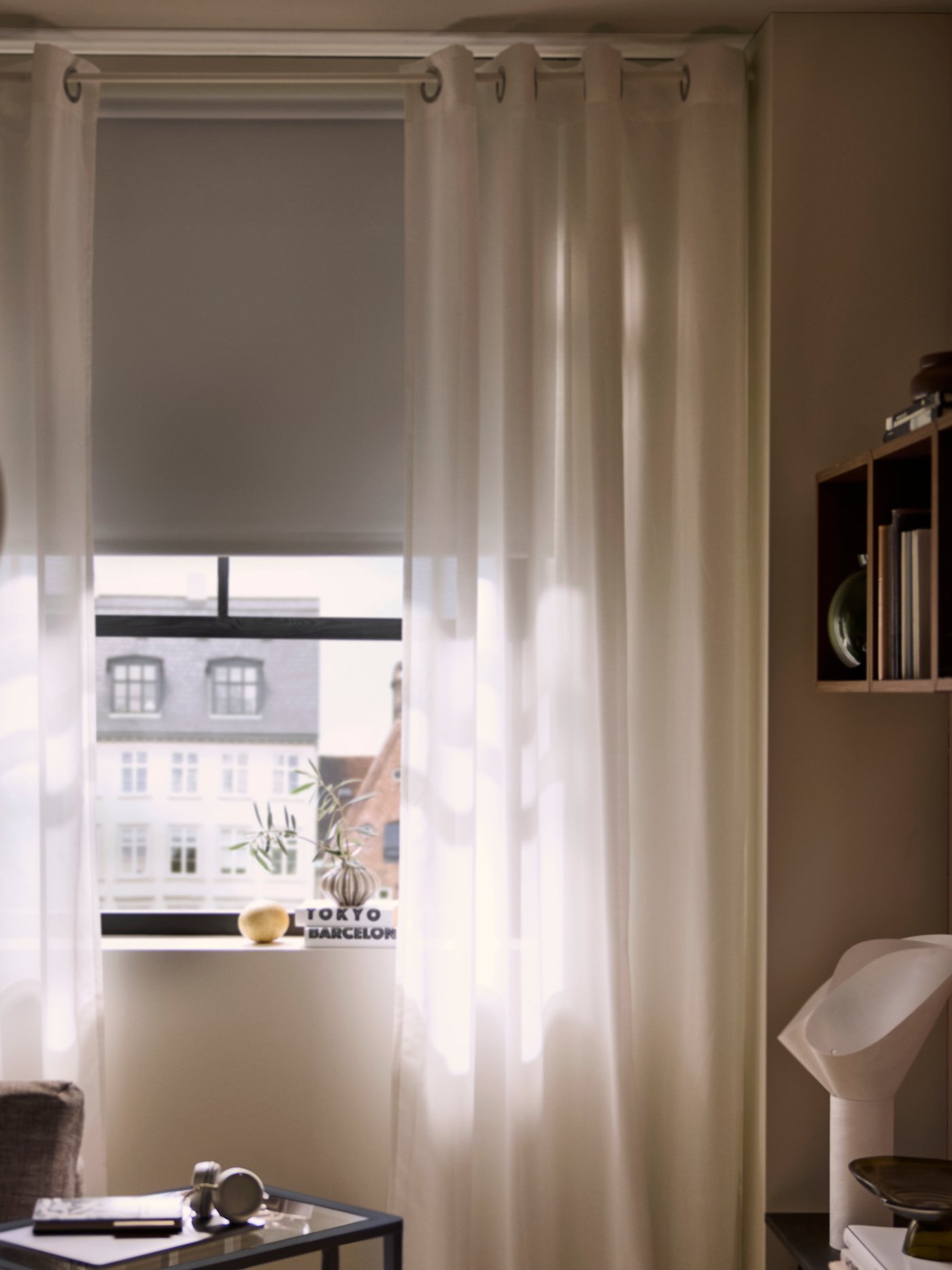 A modern urban living room that’s a comfy bedroom too - IKEA CA