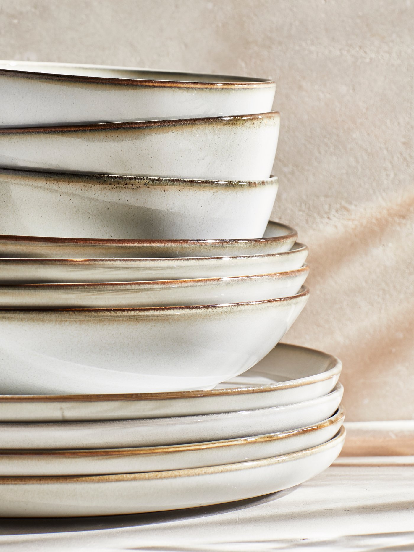 A material guide for dinnerware and glassware - IKEA