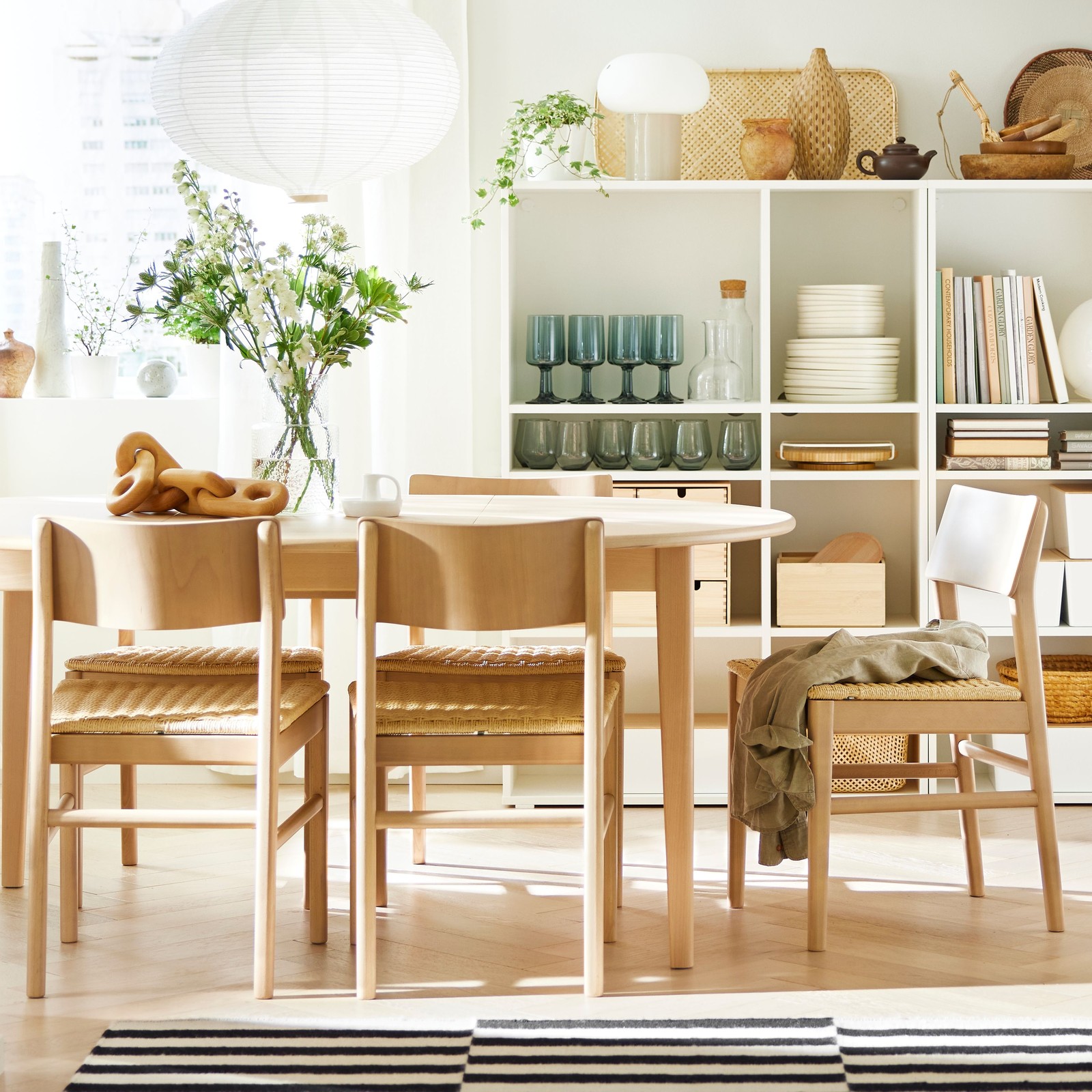 Spisestoler i mange design og utførelser. Finn din stil og den stolen ...