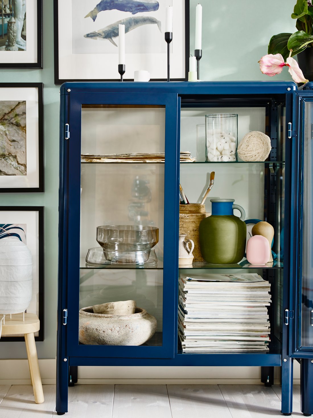 Create a balanced living room with smart storage - IKEA