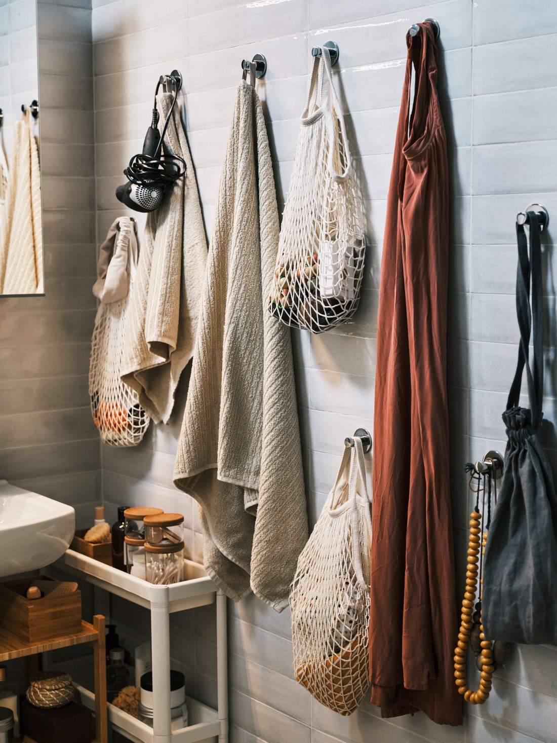 Easy ways to fit in extra bathroom storage - IKEA UK