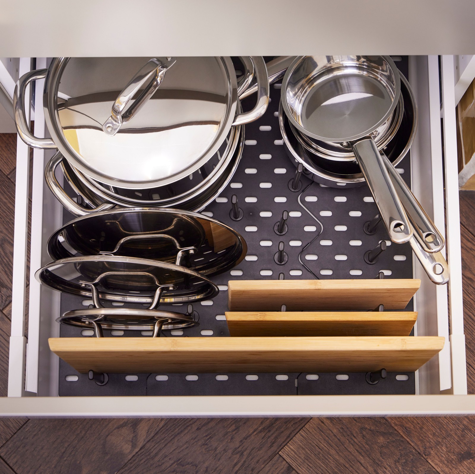 Smart ways to store pots and pans - IKEA