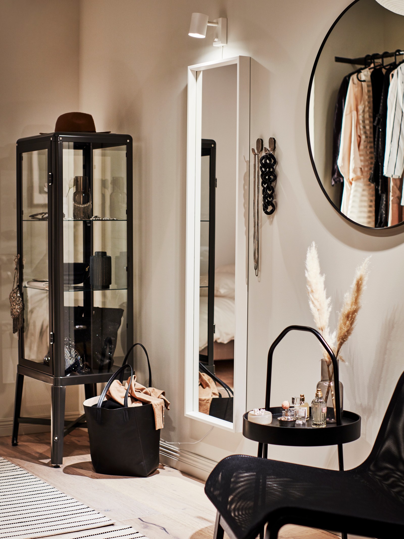 Make a walk-in wardrobe - IKEA