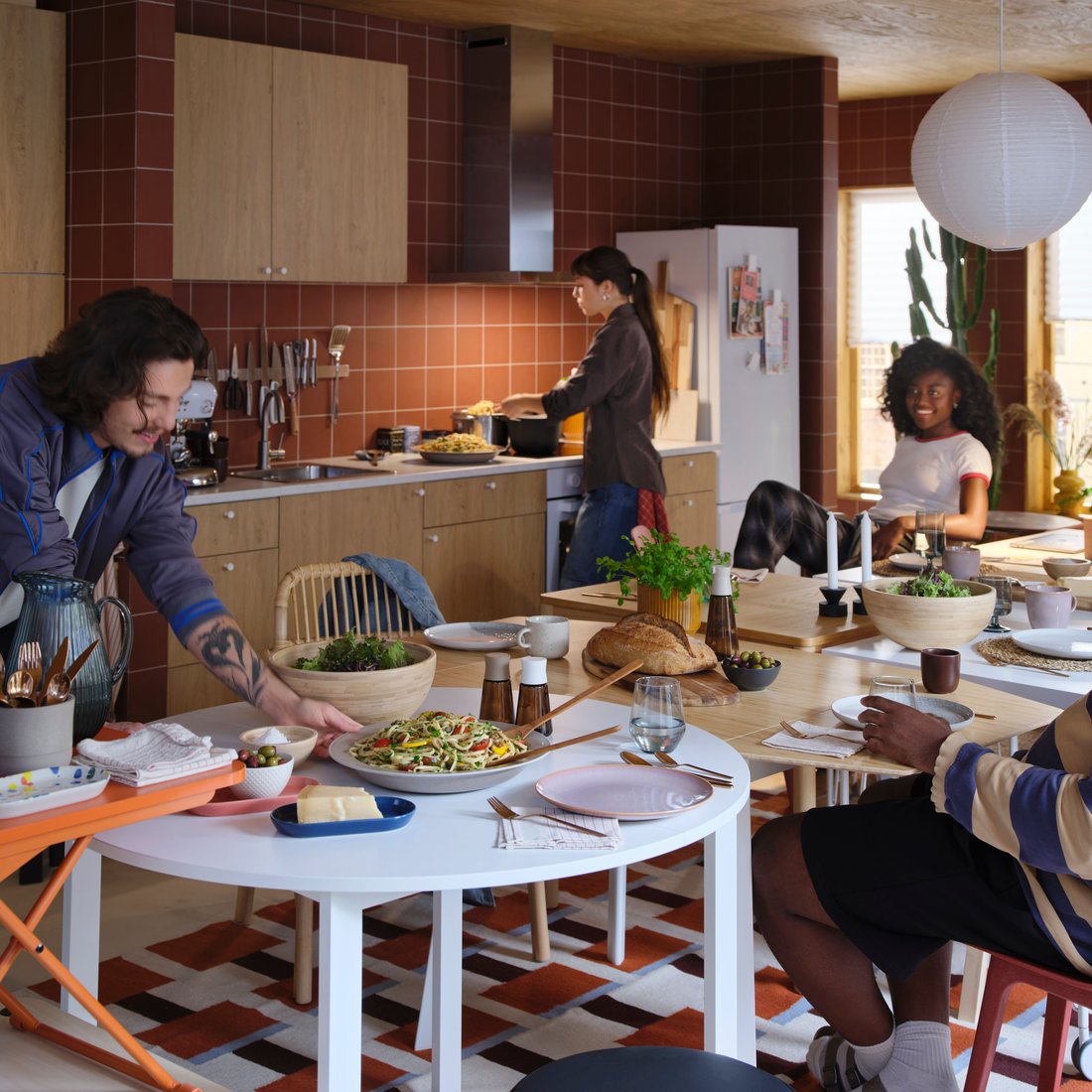 A communal kitchen for cooking and sharing moments - IKEA