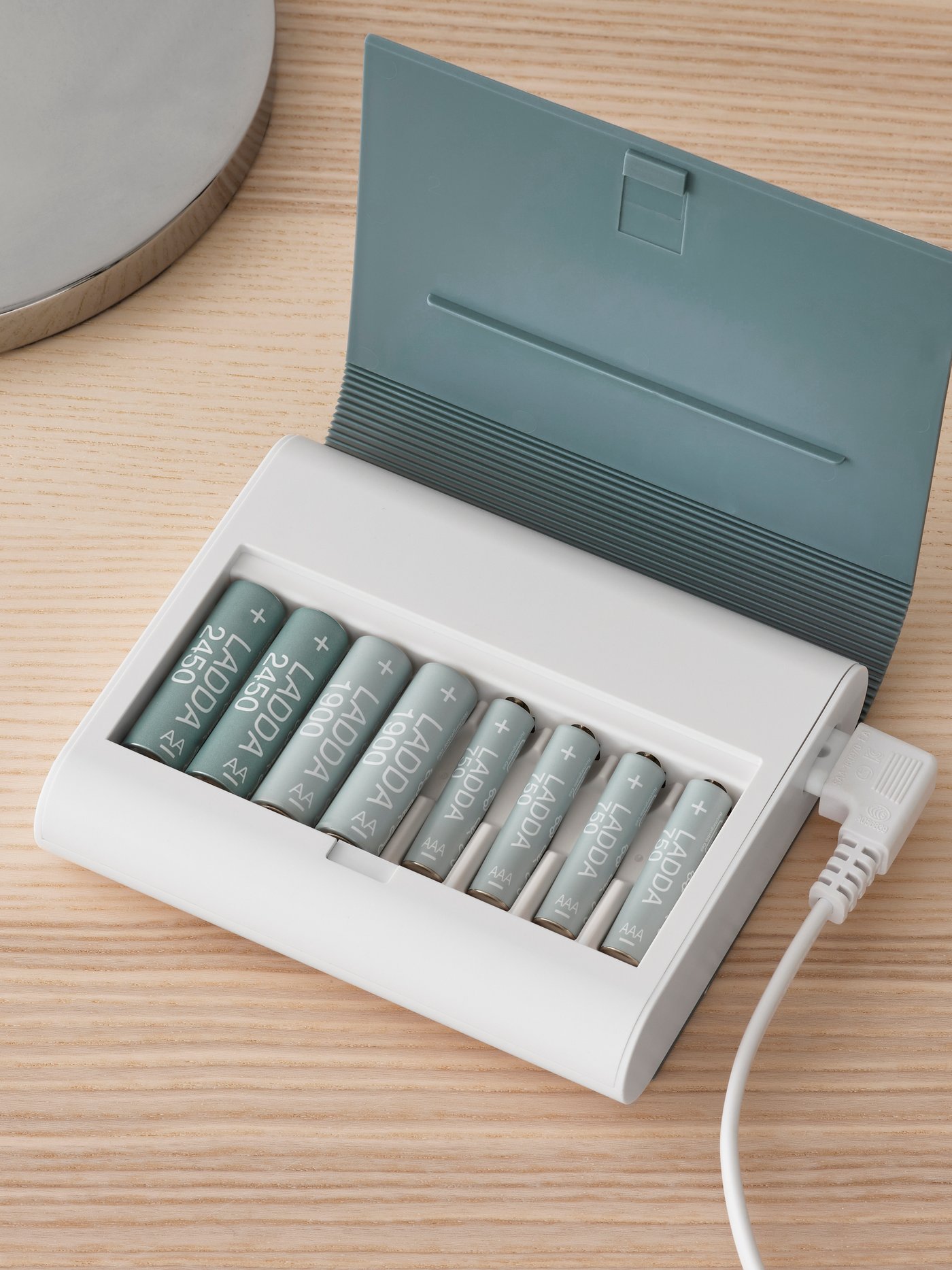 Guide to LADDA Rechargeable Batteries & Chargers - IKEA