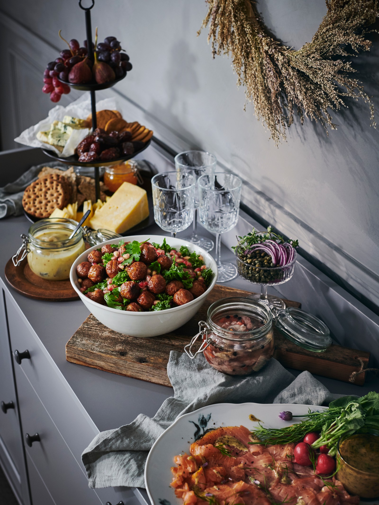 Set the dining table this festive season - IKEA