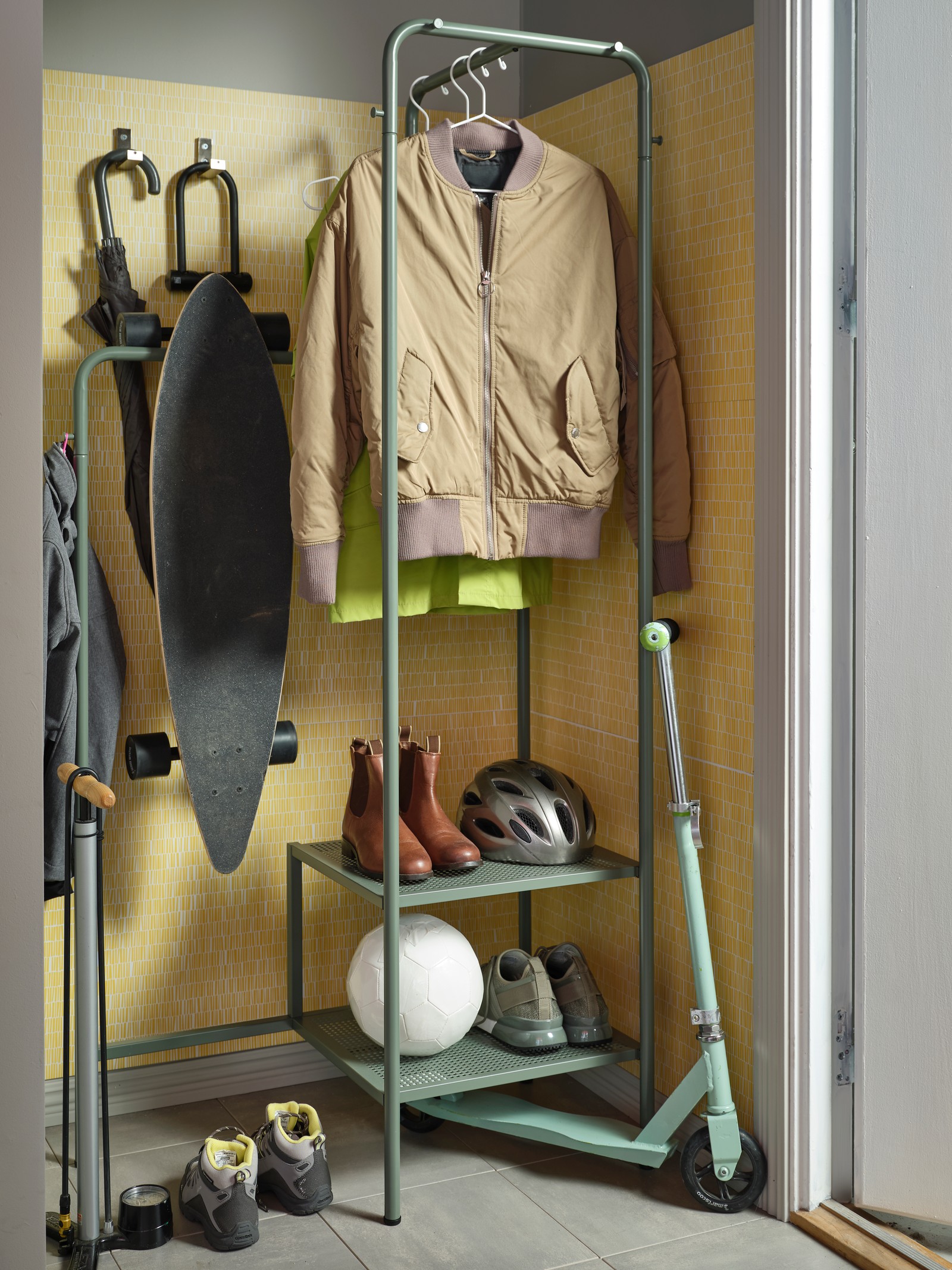 A hallway for everyone in the family - IKEA