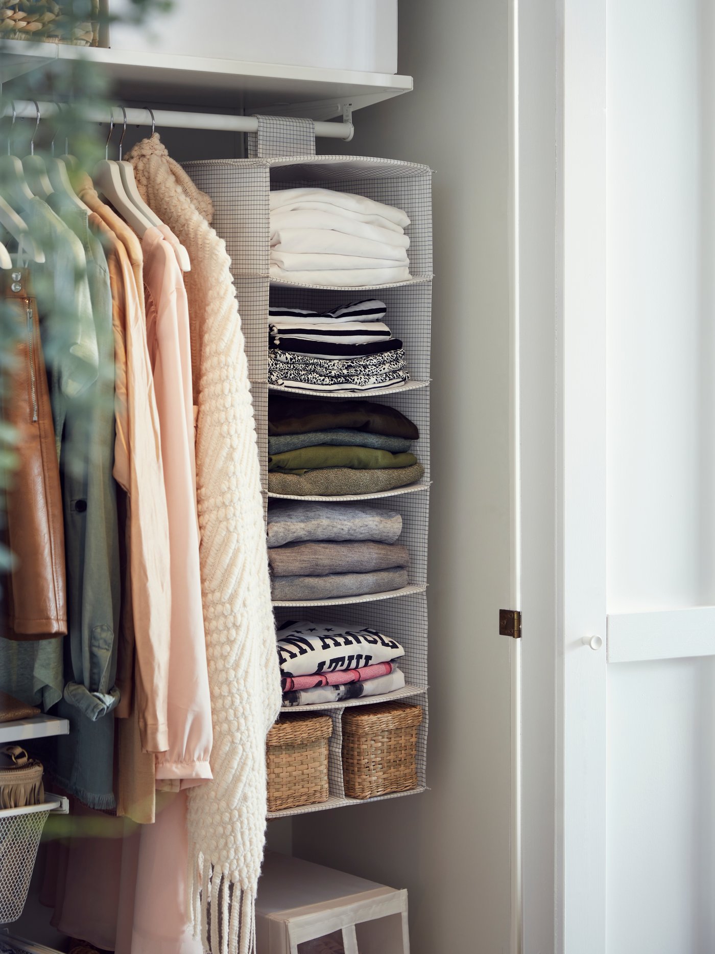 Cinco passos simples para um roupeiro bem organizado - IKEA