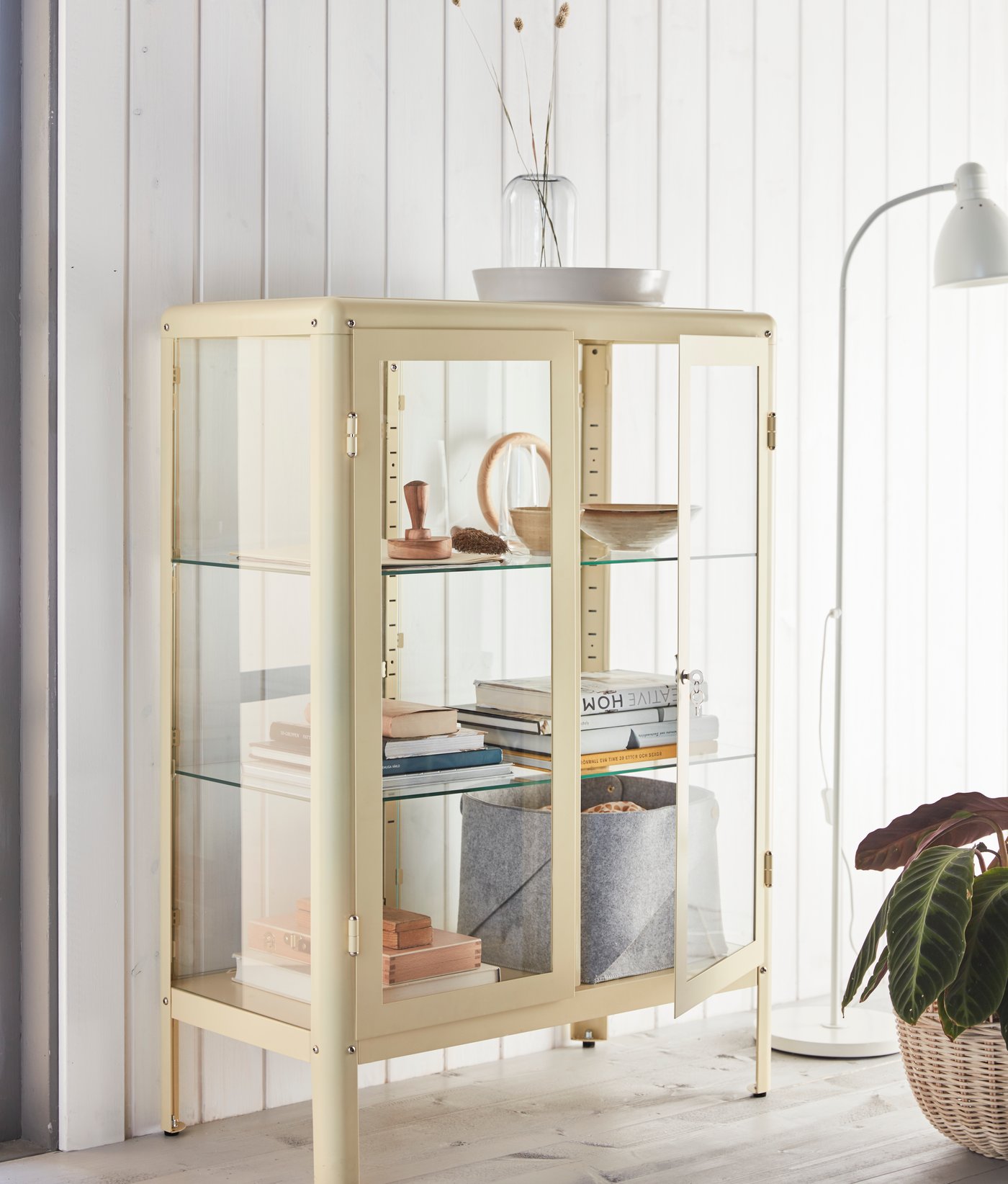 Skabe og vitrineskabe - Flot opbevaring til alle rum - IKEA