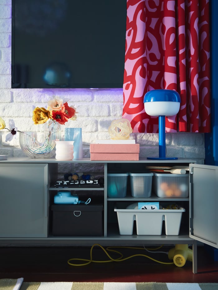 A clever, colorful and contemporary living room - IKEA