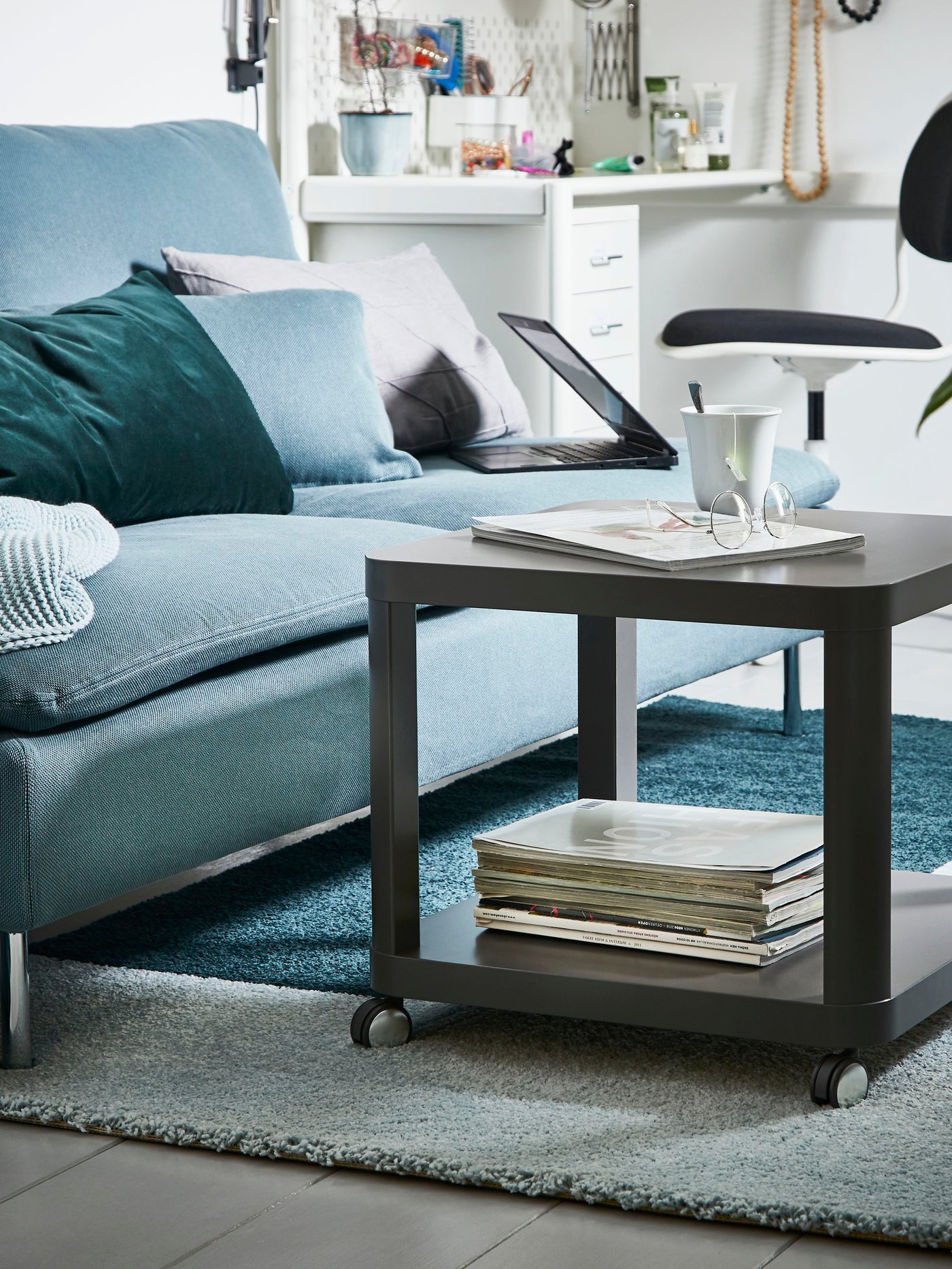 Vertical storage for an uncluttered small bedroom - IKEA