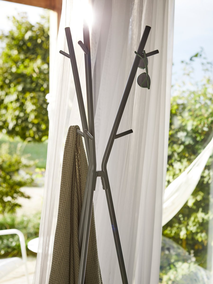 Percheros de pie: organiza tus prendas con estilo - IKEA