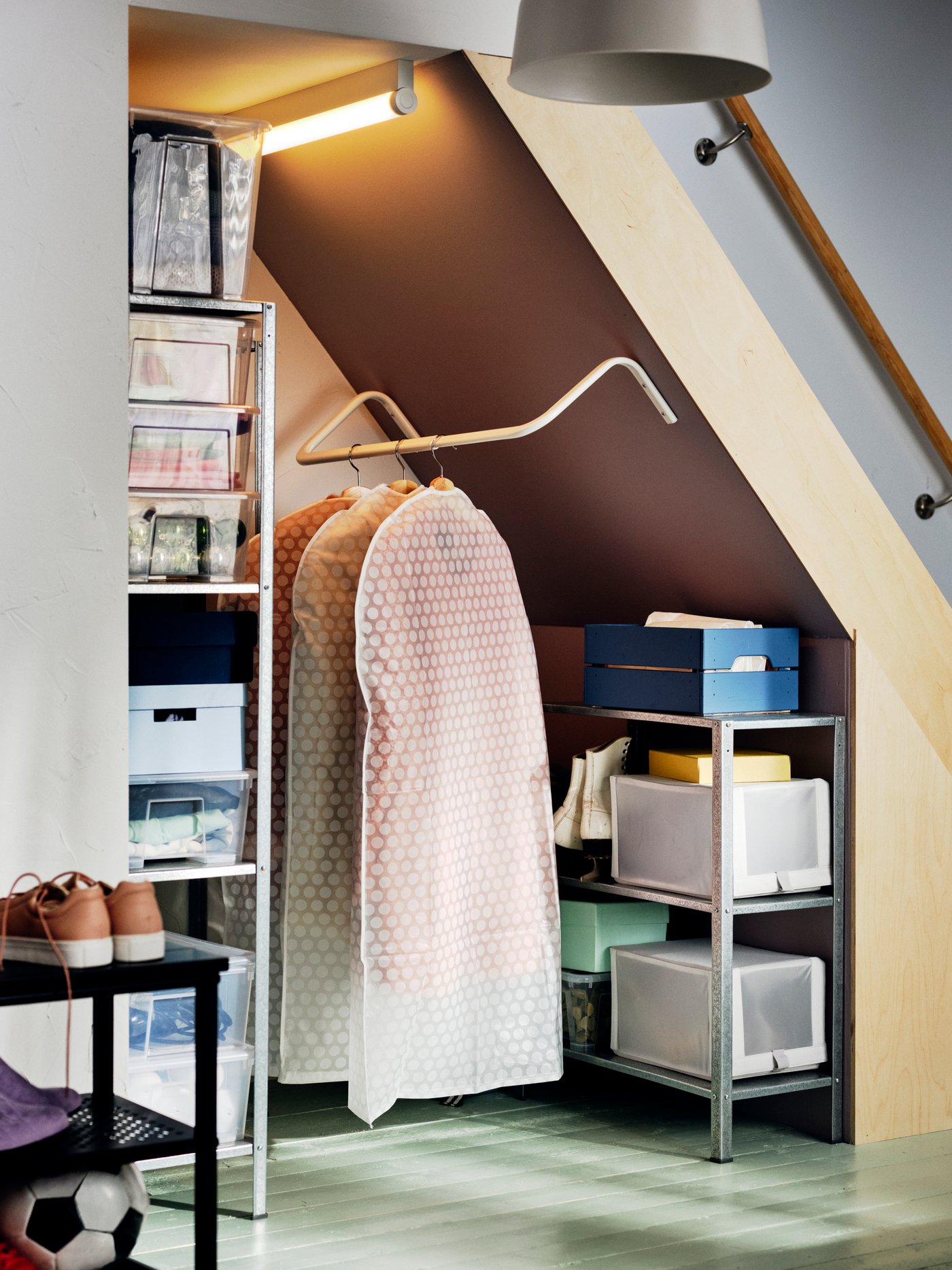 Cómo guardar la ropa de invierno de forma segura - IKEA