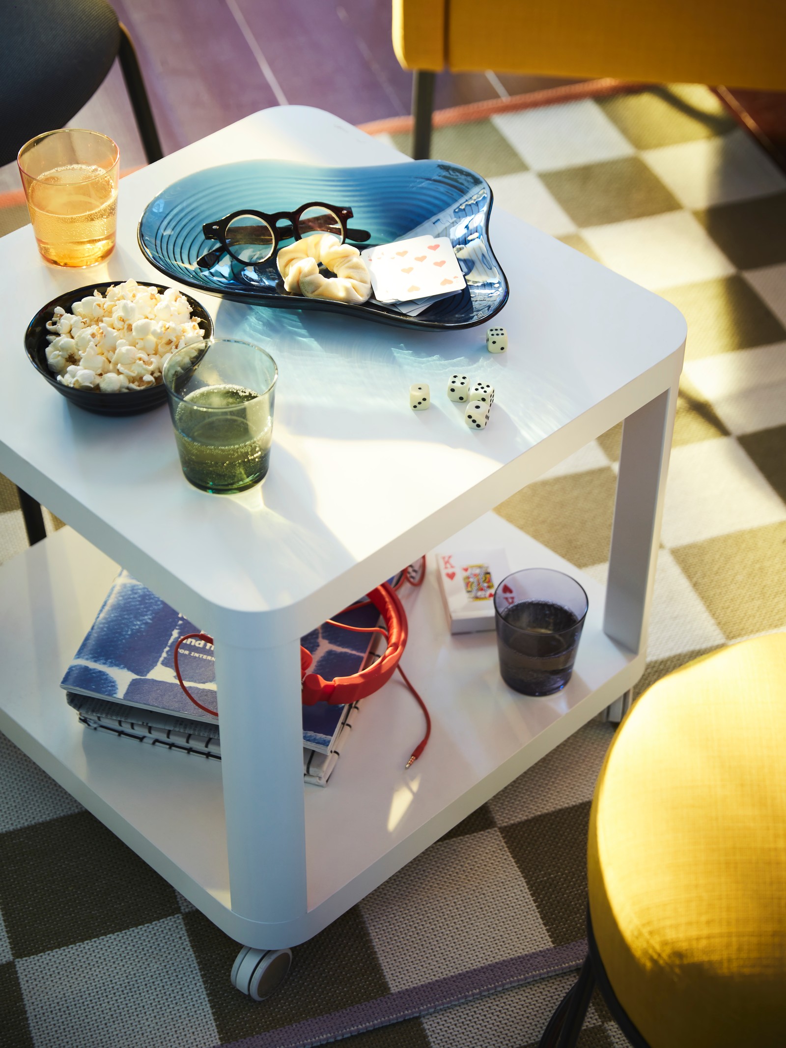 A clever, colourful and contemporary living room - IKEA