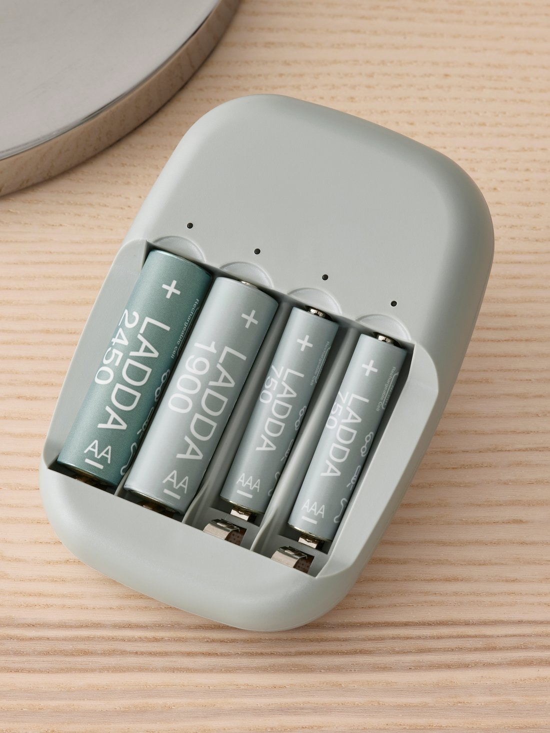 Guide to LADDA Rechargeable Batteries & Chargers - IKEA