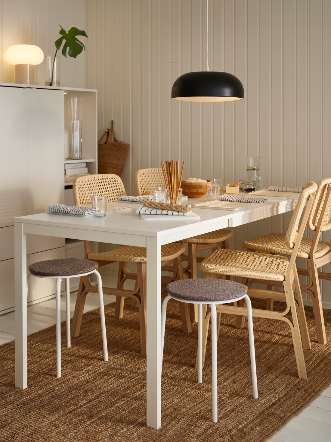 Tips for extending the dining table in a small space - IKEA