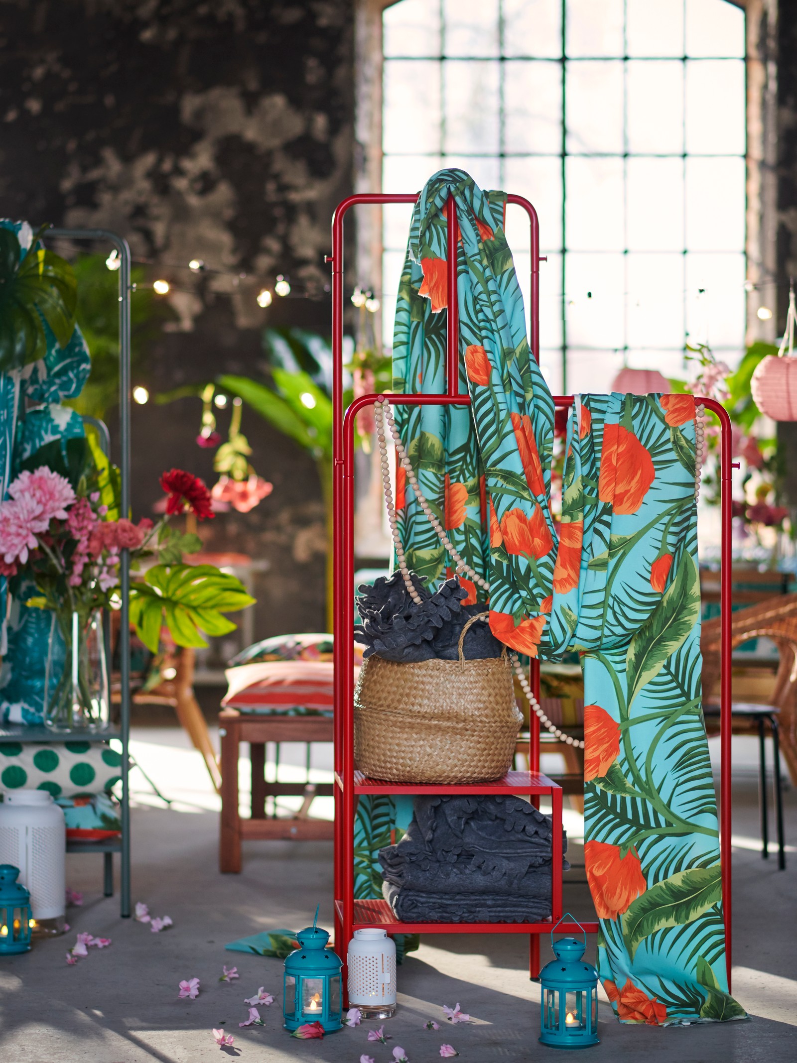 A colourful wedding in the summertime - IKEA