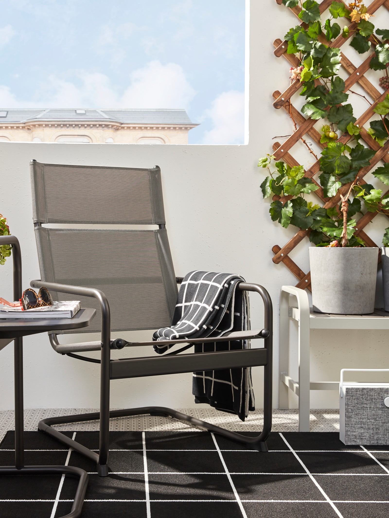 A small but versatile balcony - IKEA