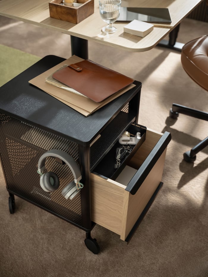 A well-matched wood-notes home workspace - IKEA