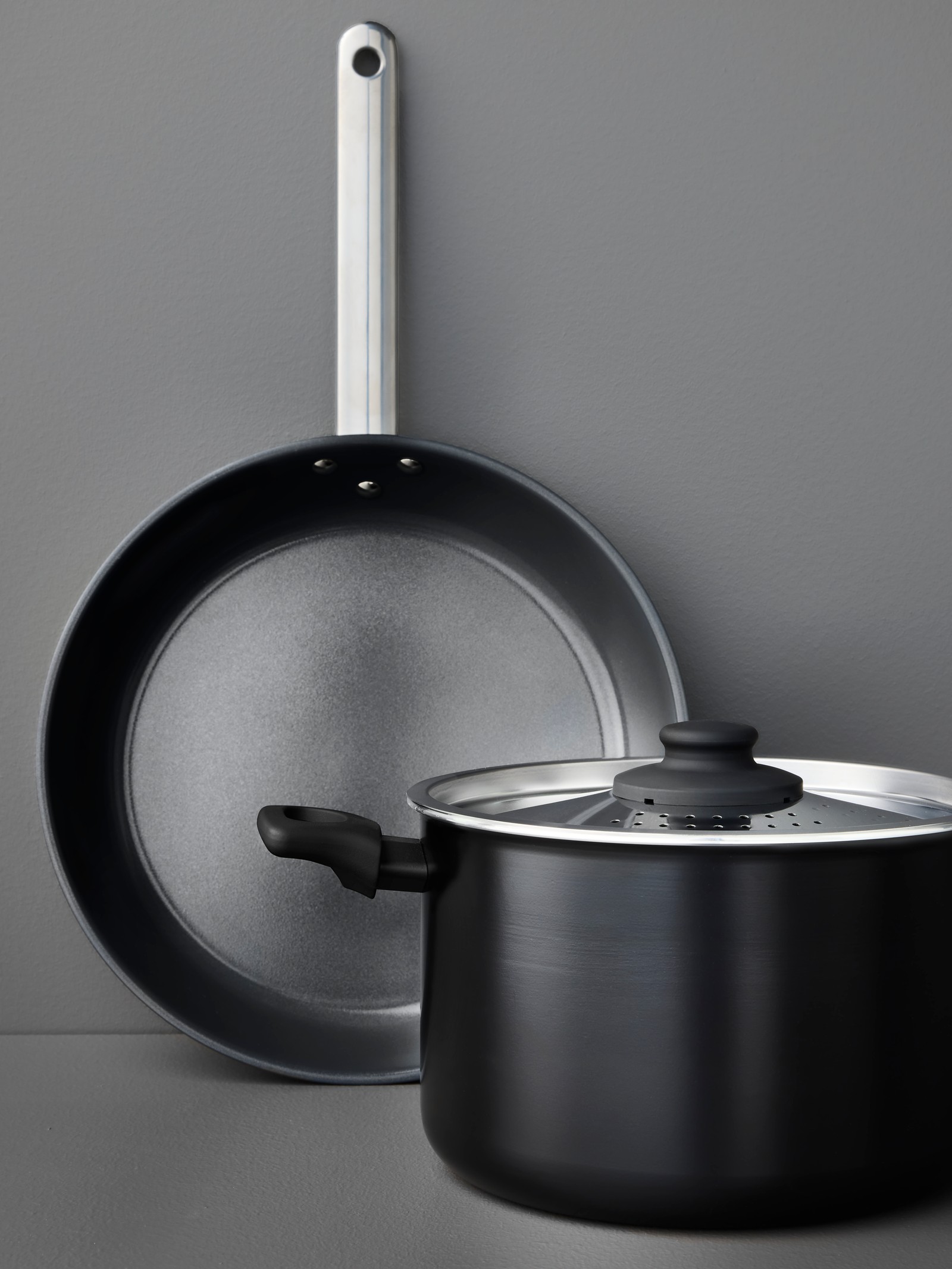 Lær mer om gryter og panner i forskjellige materialer - IKEA