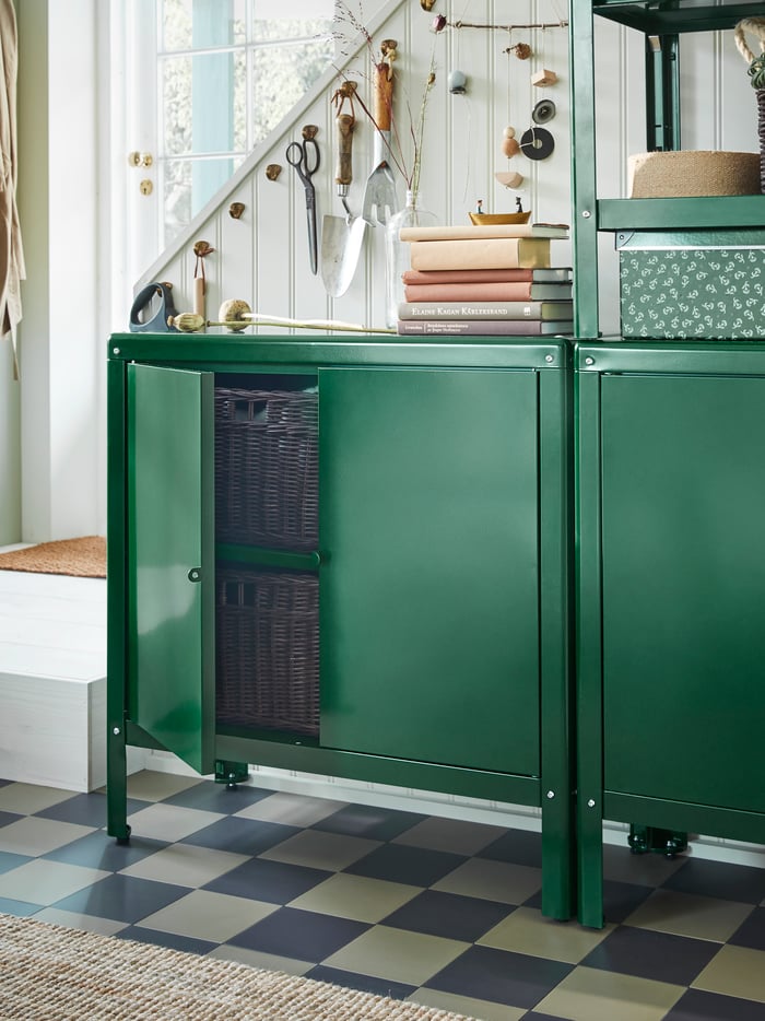 A hallway with coordinated storage for all - IKEA
