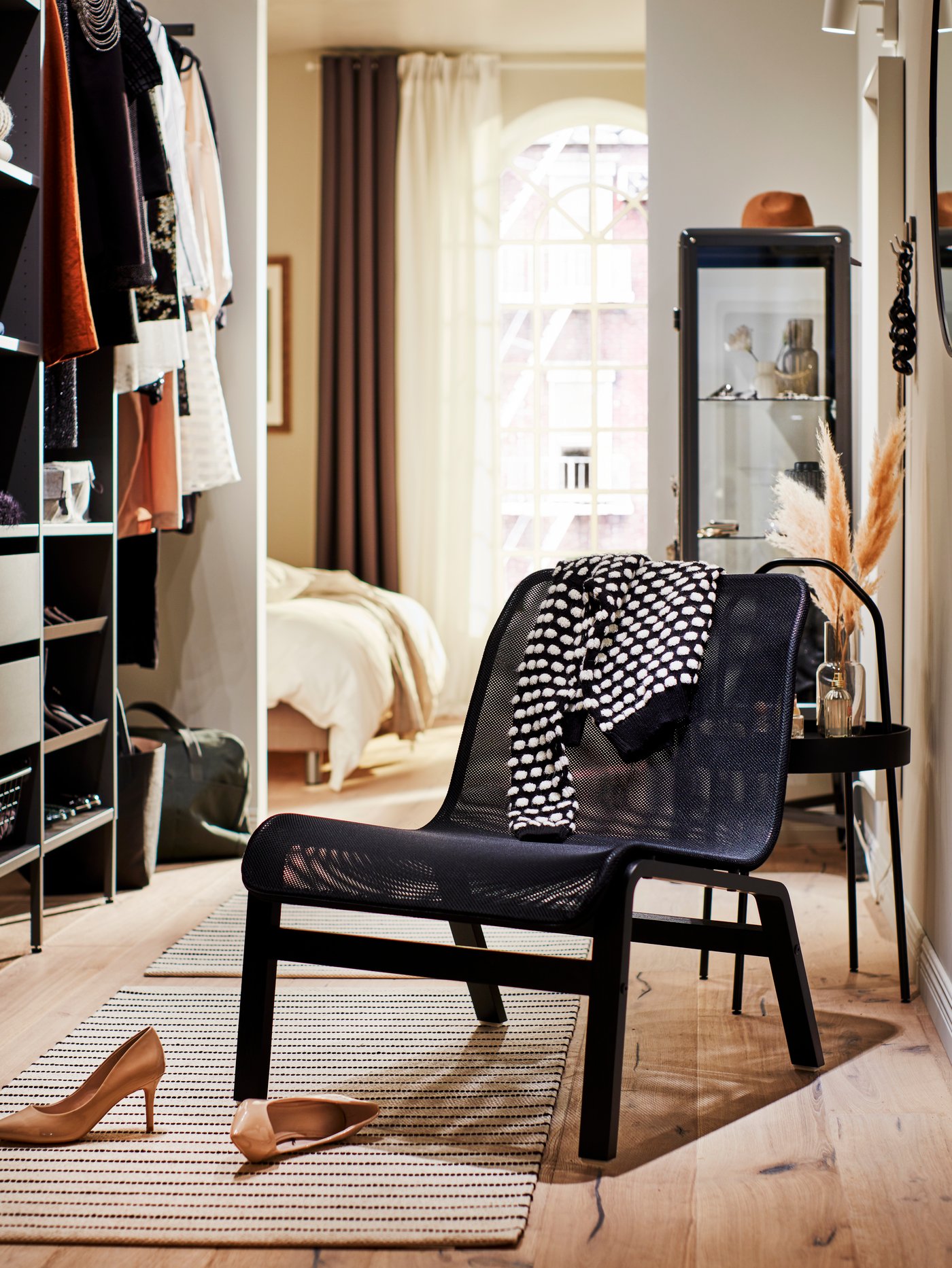 Make a walk-in wardrobe - IKEA