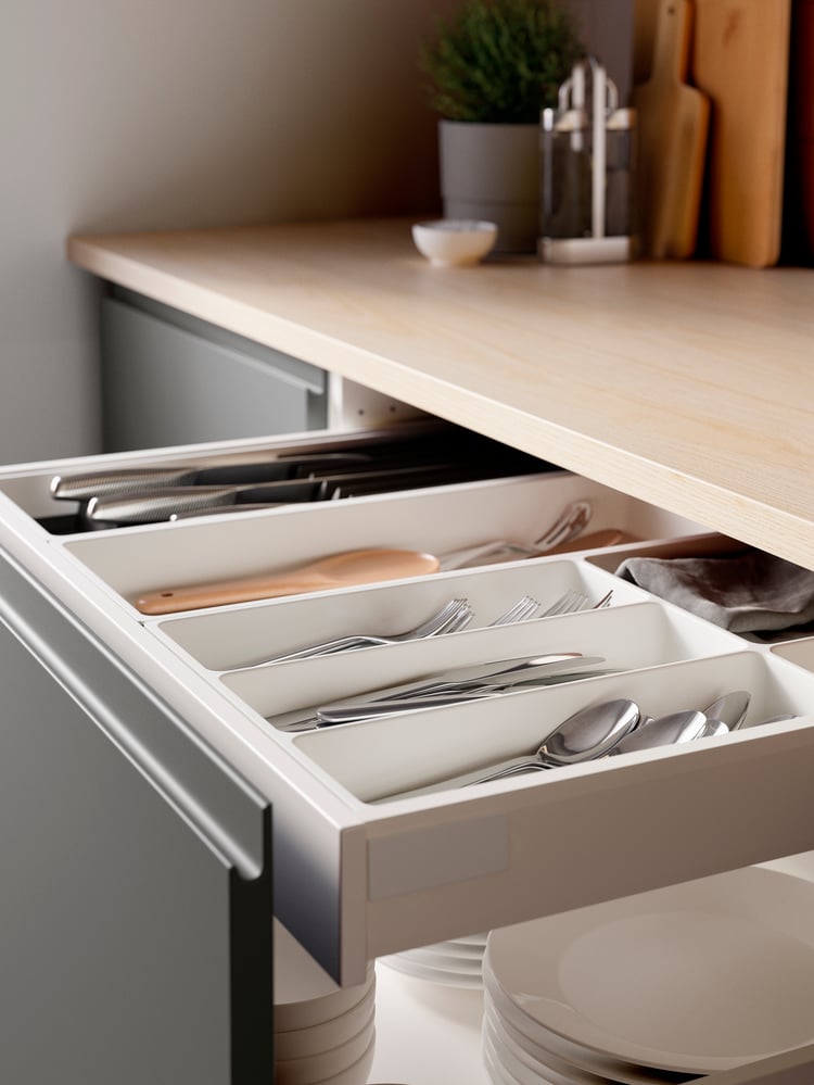 A guide to tidy and organized kitchen drawers - IKEA