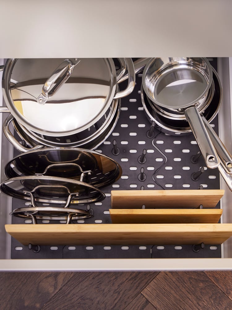 How to organize your cookware for a calmer kitchen - IKEA