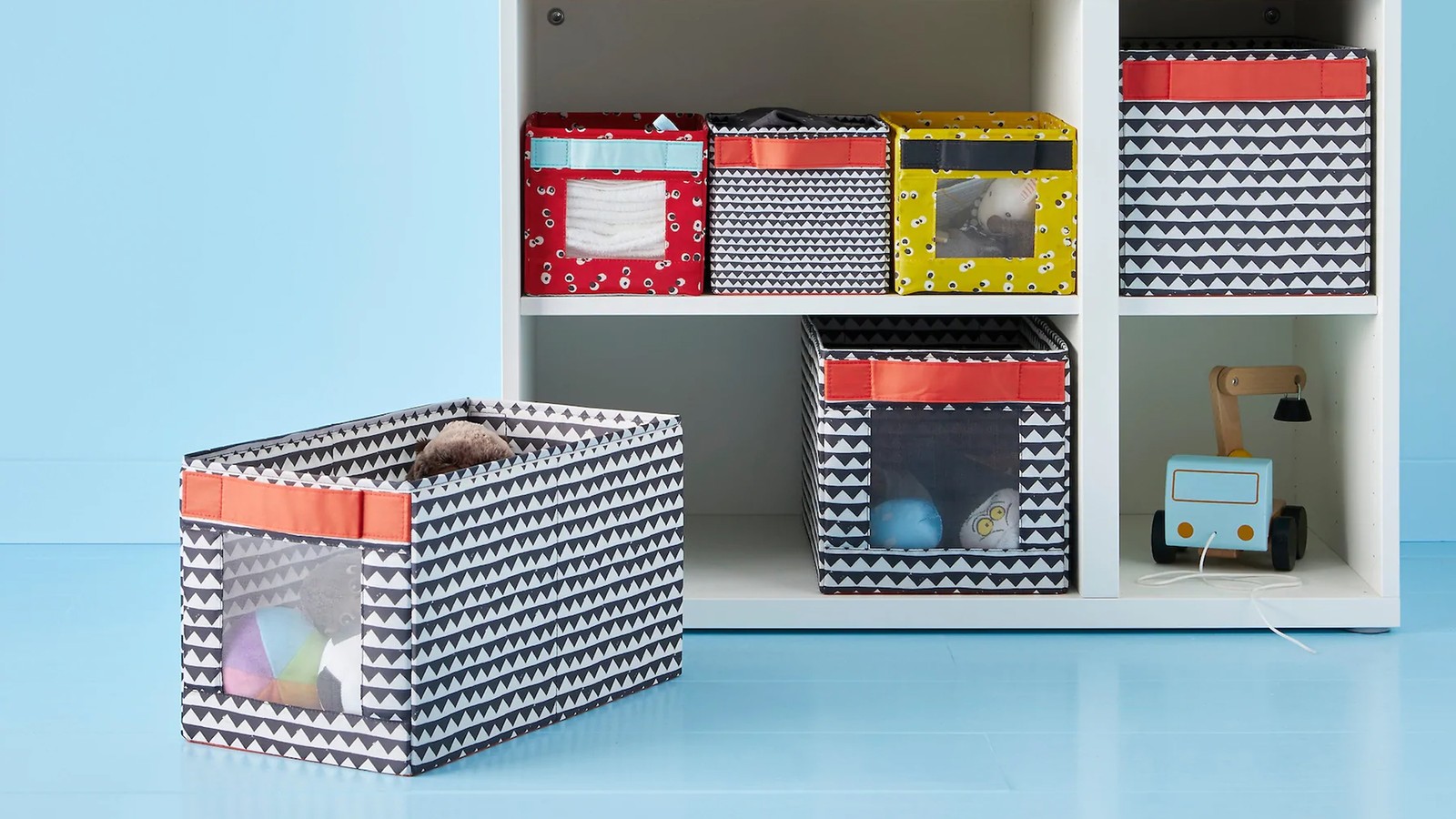 How to keep toys tidy when there isn’t much space - IKEA Spain