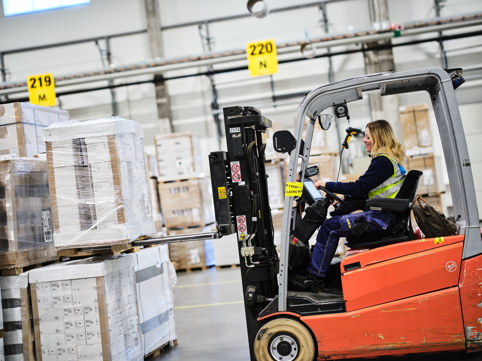 Jobba med lager och logistik på IKEA - IKEA