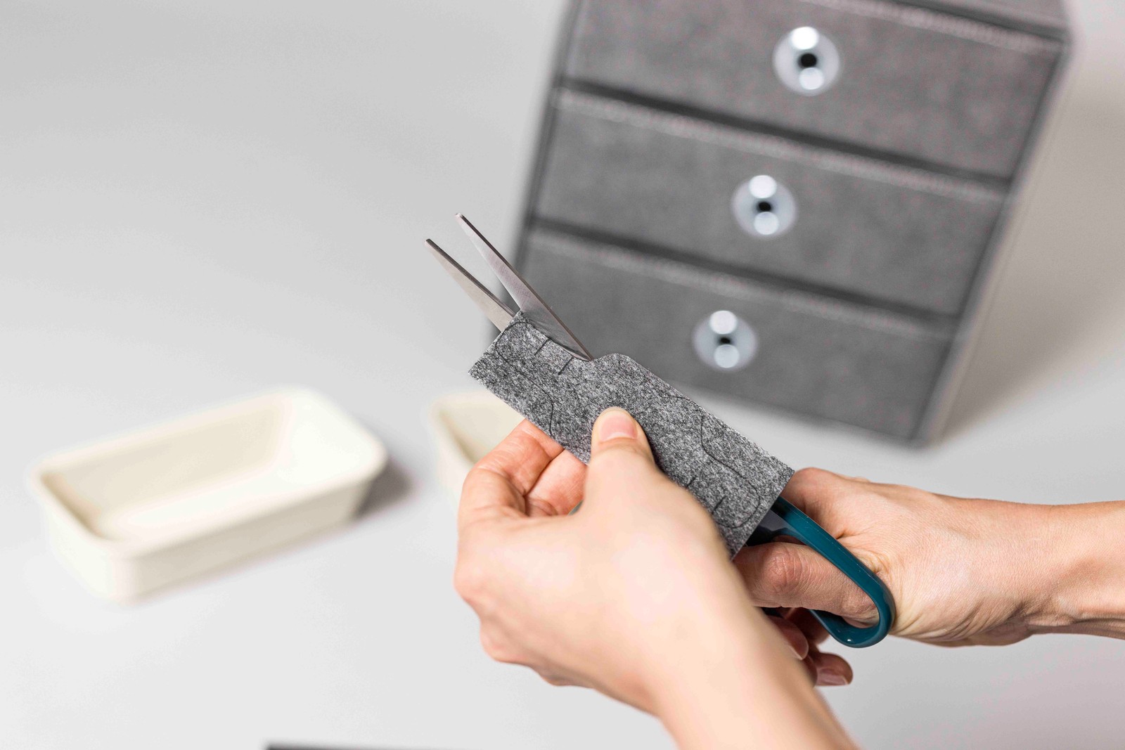 DIY Kabelbinder aus Filz: Ordnung in der Kabellade - IKEA Österreich