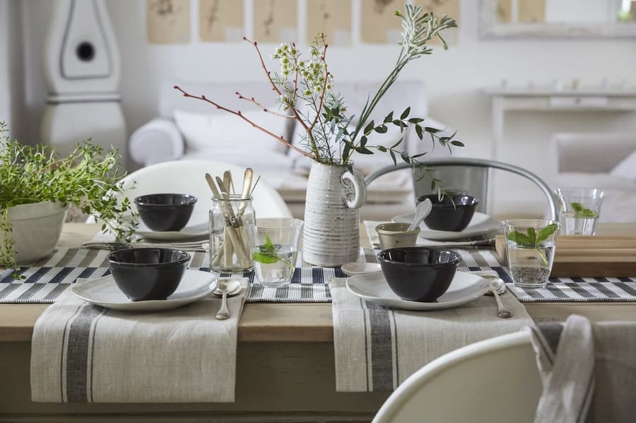 Home visit: a simple yet beautiful table setting - IKEA